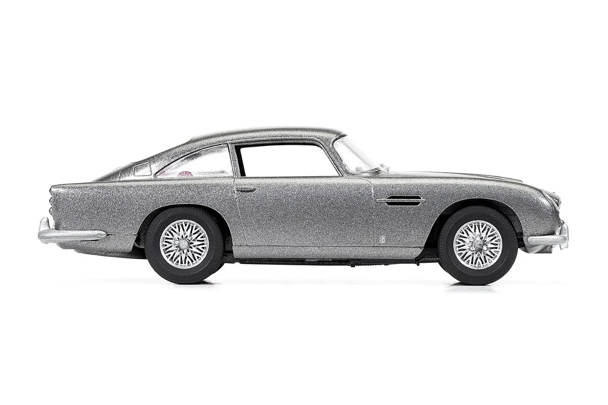Airfix 1/43 Aston Martin DB5 Scaled Plastic Model Starter Kit | A55011