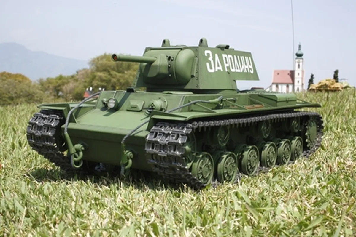 Tamiya 1/16 Russian KV-1 Scaled Heavy Tank Kit w/Fully Optioned | 56028