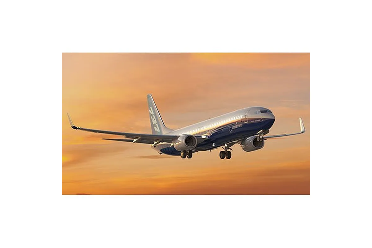Revell 1/288 Boeing 737-800 Scaled Plastic Model Kit | 03809