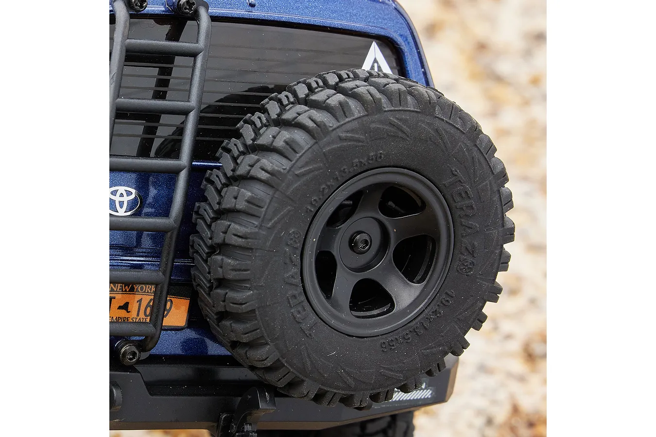 FMS FCX18 Toyota Land Cruiser 80 RC Rock Crawler Electric 4WD 1/18 ...