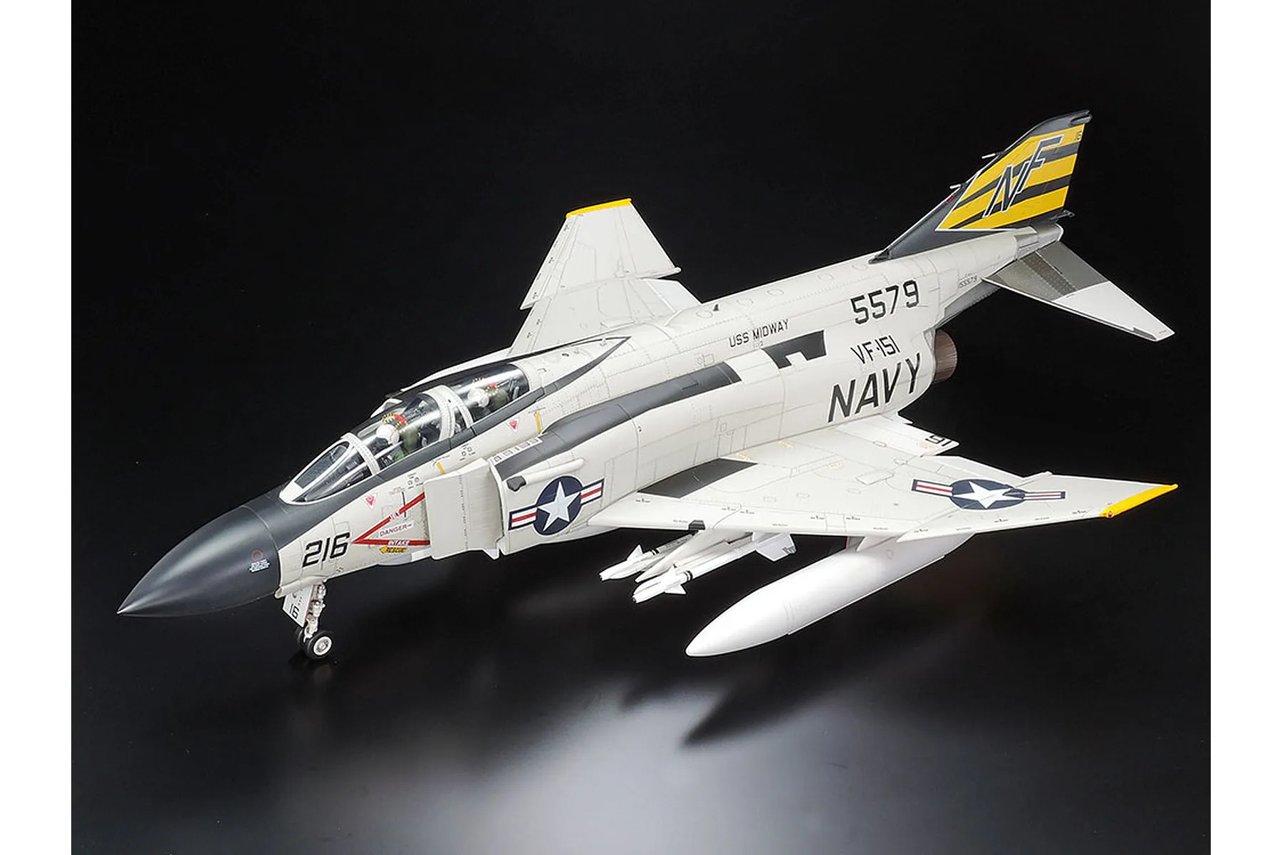 Tamiya 1/32 McDonnell Douglas F-4J Phantom II Jet Scaled Plastic Model Kit